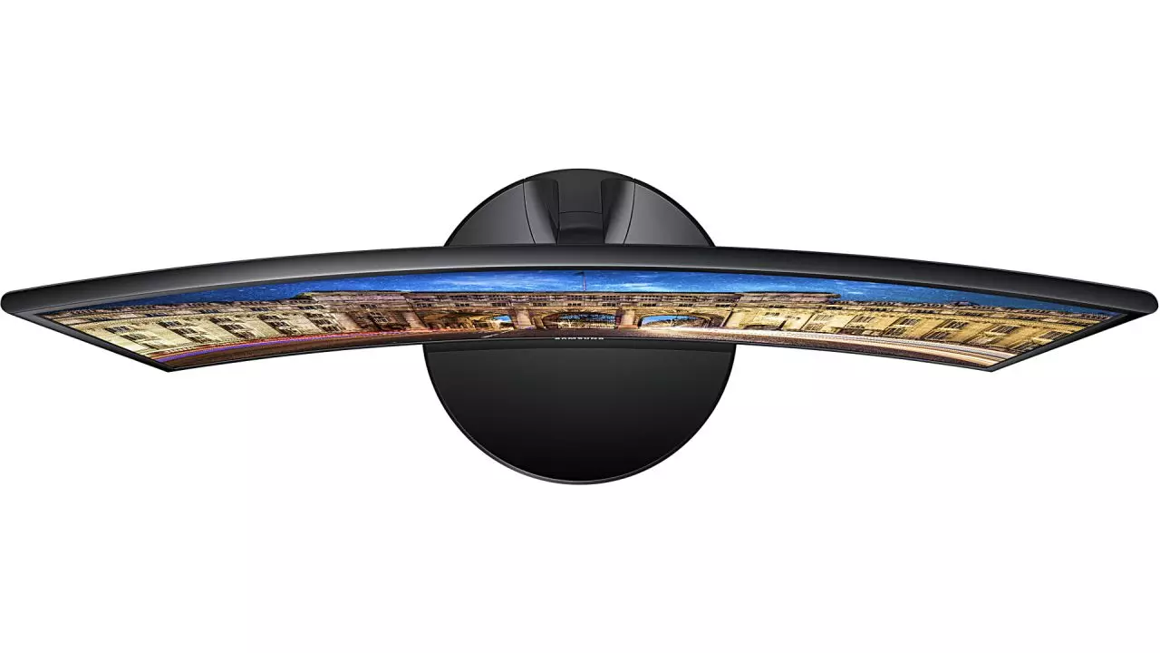 Samsung ၏ Curved Monitors အသစ်များသည် တစ်ခုထက်ပိုသောနည်းလမ်းများဖြင့် မျက်လုံးအတွက် ပိုကောင်းပါသည်။