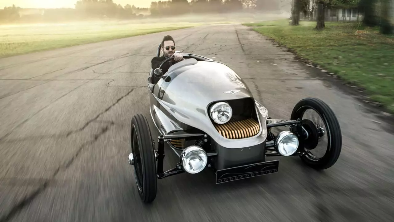 Morgan se EV3 is 'n ten volle pasgemaakte (en ook driewiel) elektriese motor