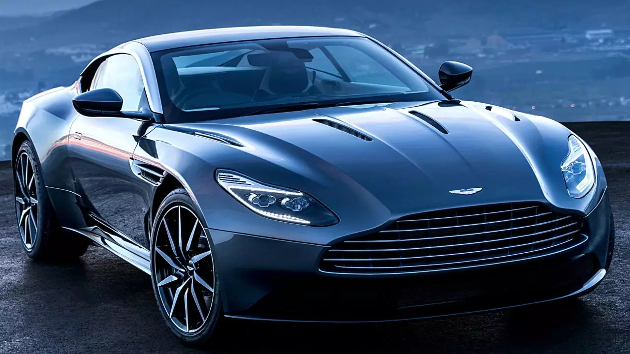 Aston Martin DB11 Oo La Soo Bandhigay: Ka Weyn, Ka Dhakhso Badan, Ka Awood Badan