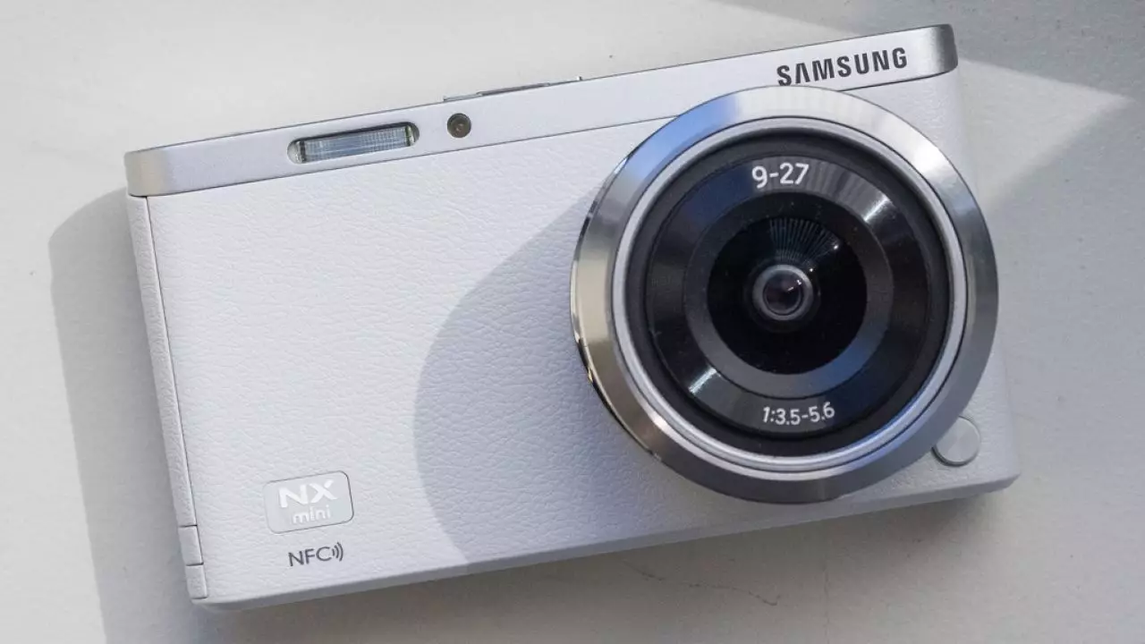 Samsung NX Mini: אַ קליינטשיק נייַ אַפּאַראַט סיסטעם פֿאַר די Selfie דור