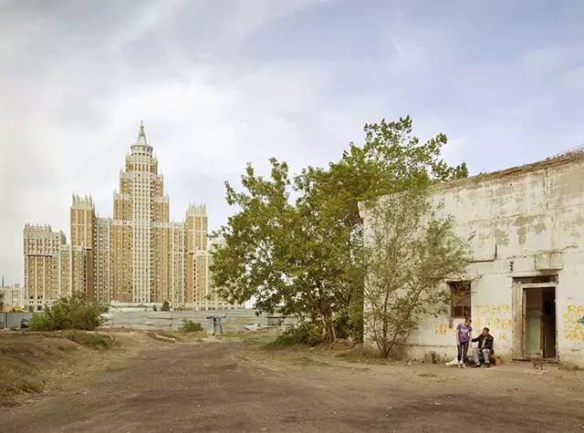 后苏联高楼的照片宏伟而超现实
