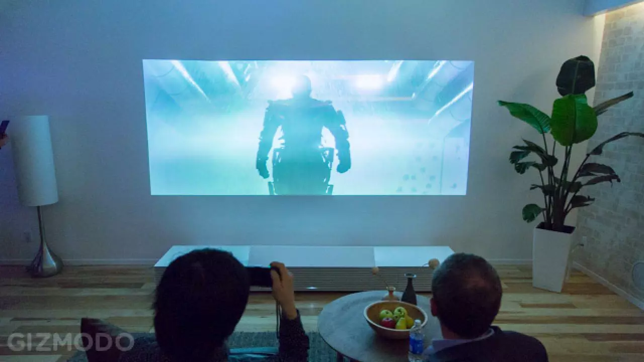 Eyes On: 소니의 초단초점 4K 프로젝터는 확실히 방을 밝힙니다.