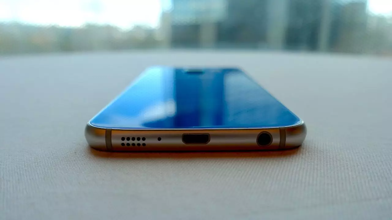 Samsung Galaxy S6: Nhựa được biến mất