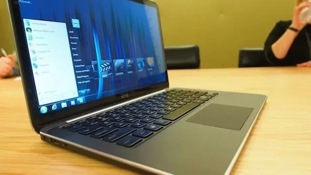 Gizmodo Kupfura Dambudziko: Ndiani Akakunda Iyo Intel Ultrabook?