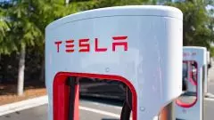 Tesla Fermos Plej multajn Vendejojn Tutmonde