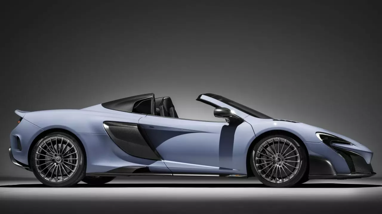 Chiếc xe mui trần nhanh nhất từ trước đến nay của McLaren được làm hoàn toàn từ sợi carbon