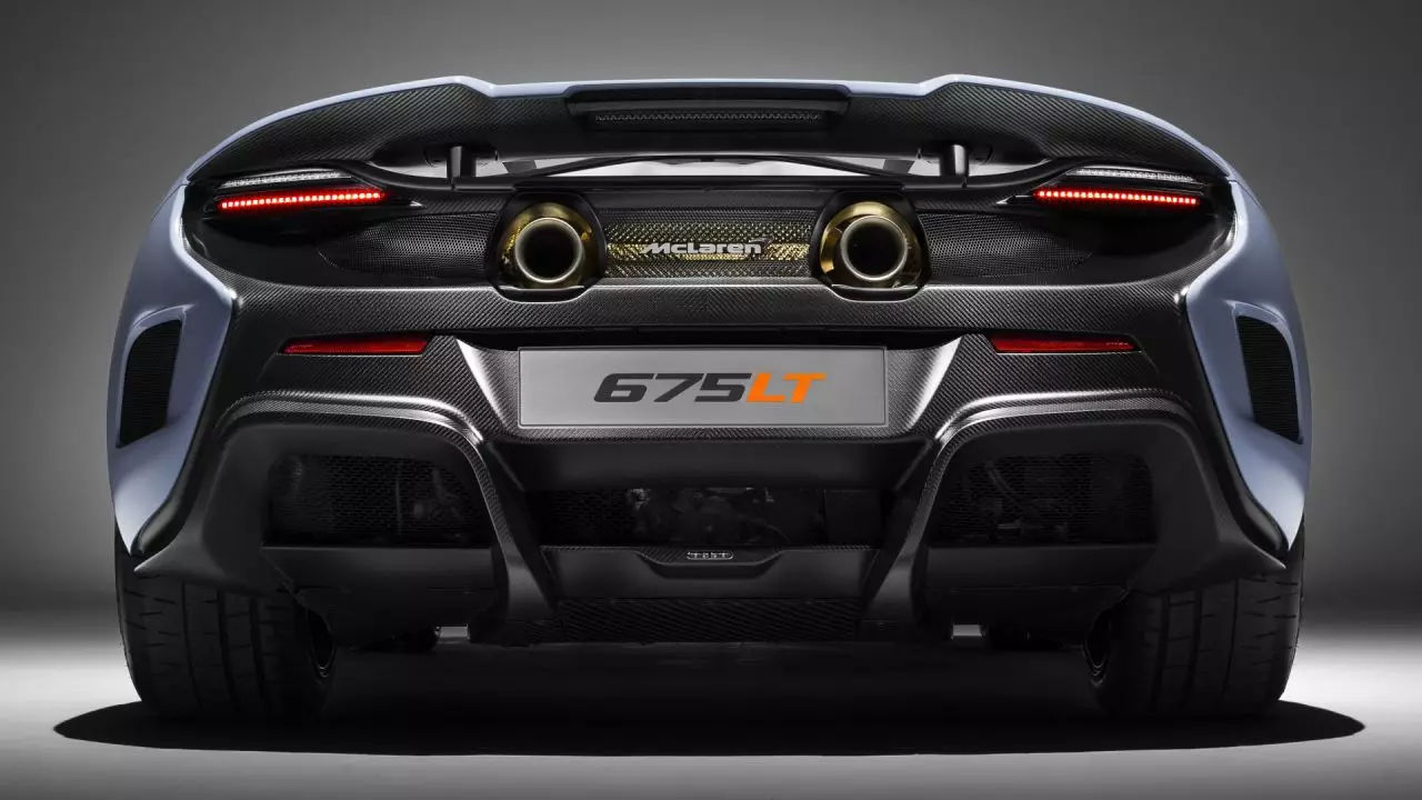 Najszybszy kabriolet McLarena w historii jest w całości wykonany z włókna węglowego