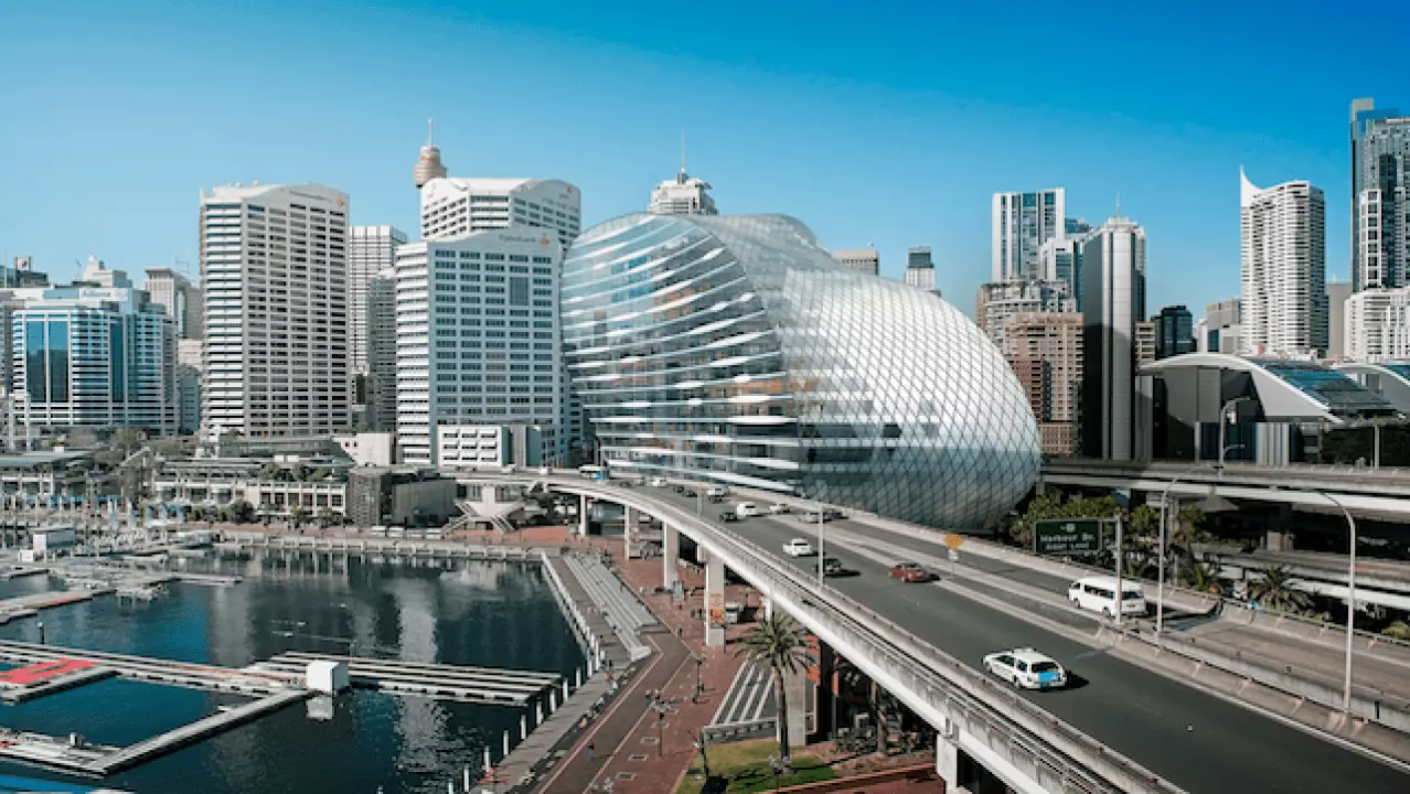 这座美丽的、扭曲的玻璃建筑可能是谷歌澳大利亚的下一个总部