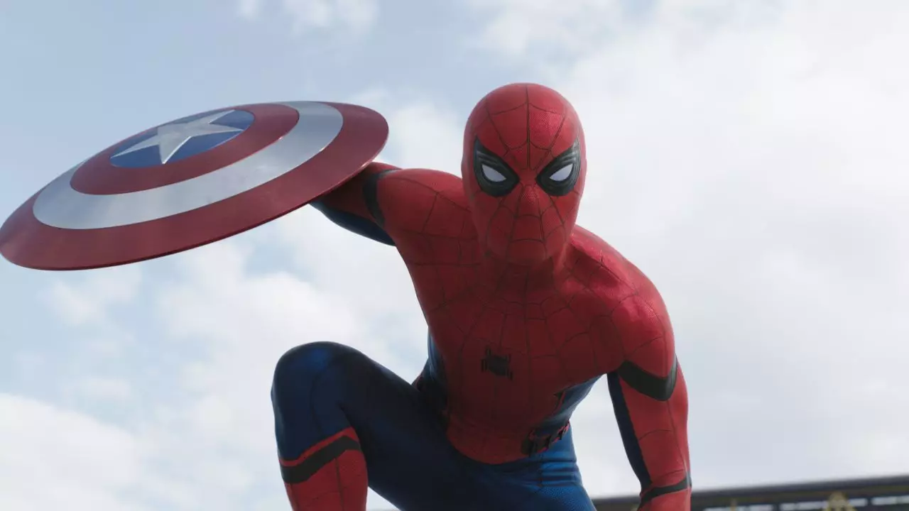 Вот наш лучший взгляд на потрясающий новый костюм Человека-паука