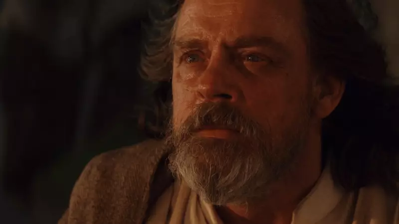 Star Wars: The Last Jedi eleberria filmari gehitzen dizkion gauza guztiak