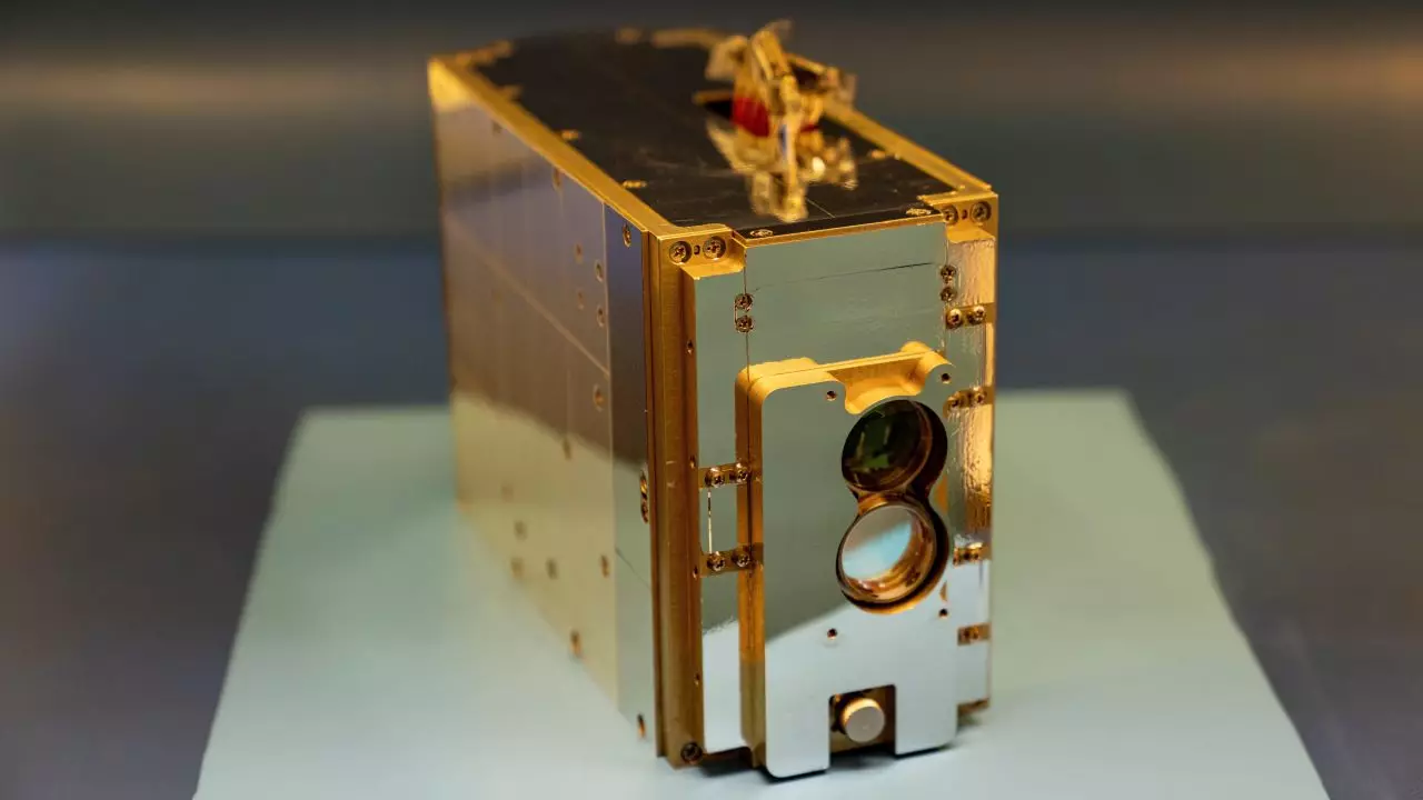 La NASA spera che il suo satellite delle dimensioni di una scatola di tessuto possa stabilire un nuovo record di velocità laser