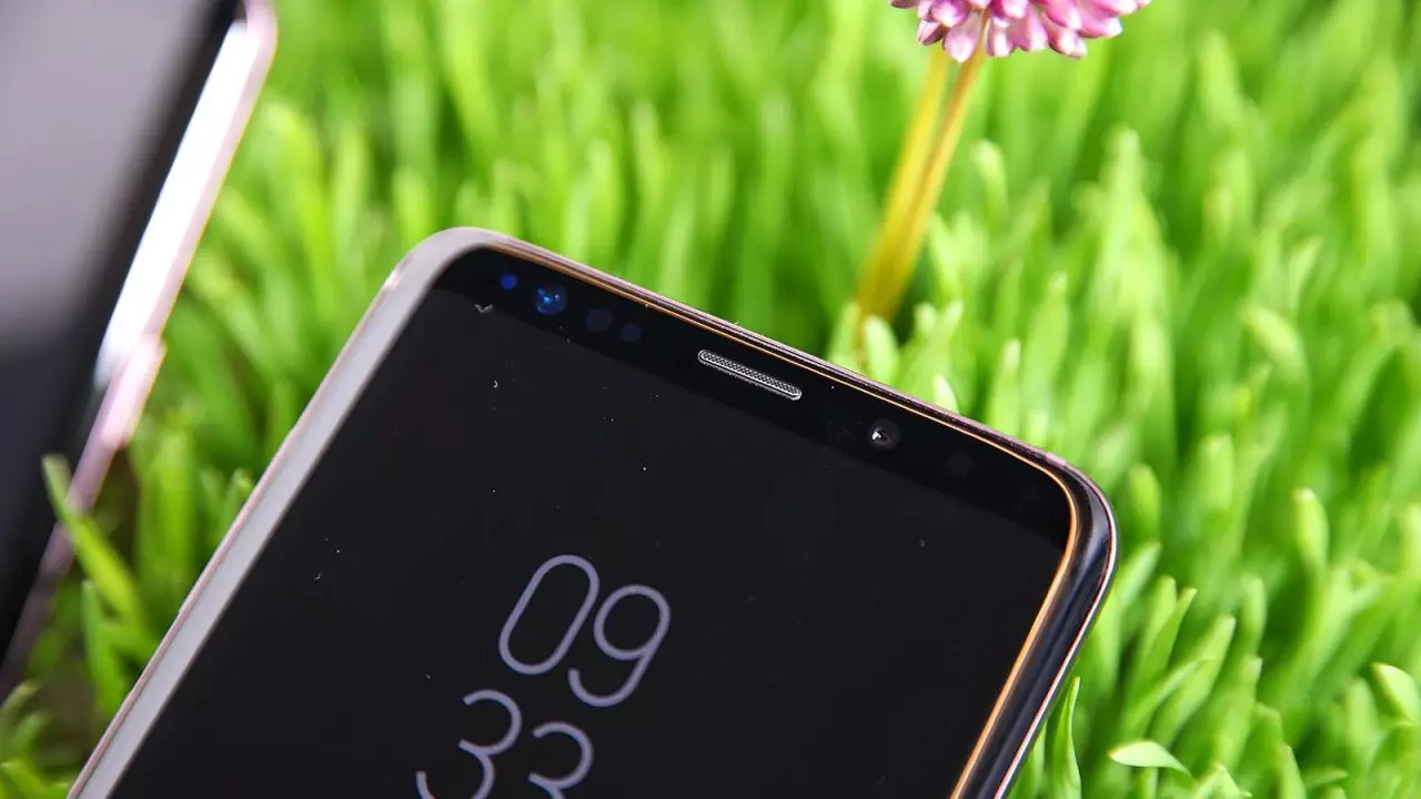 Samsung Galaxy S10 resmi taýdan tassyklandy