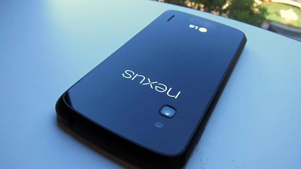 Google Nexus 4 Hands-On: Υπέροχο, αλλά πού είναι το 4G LTE;