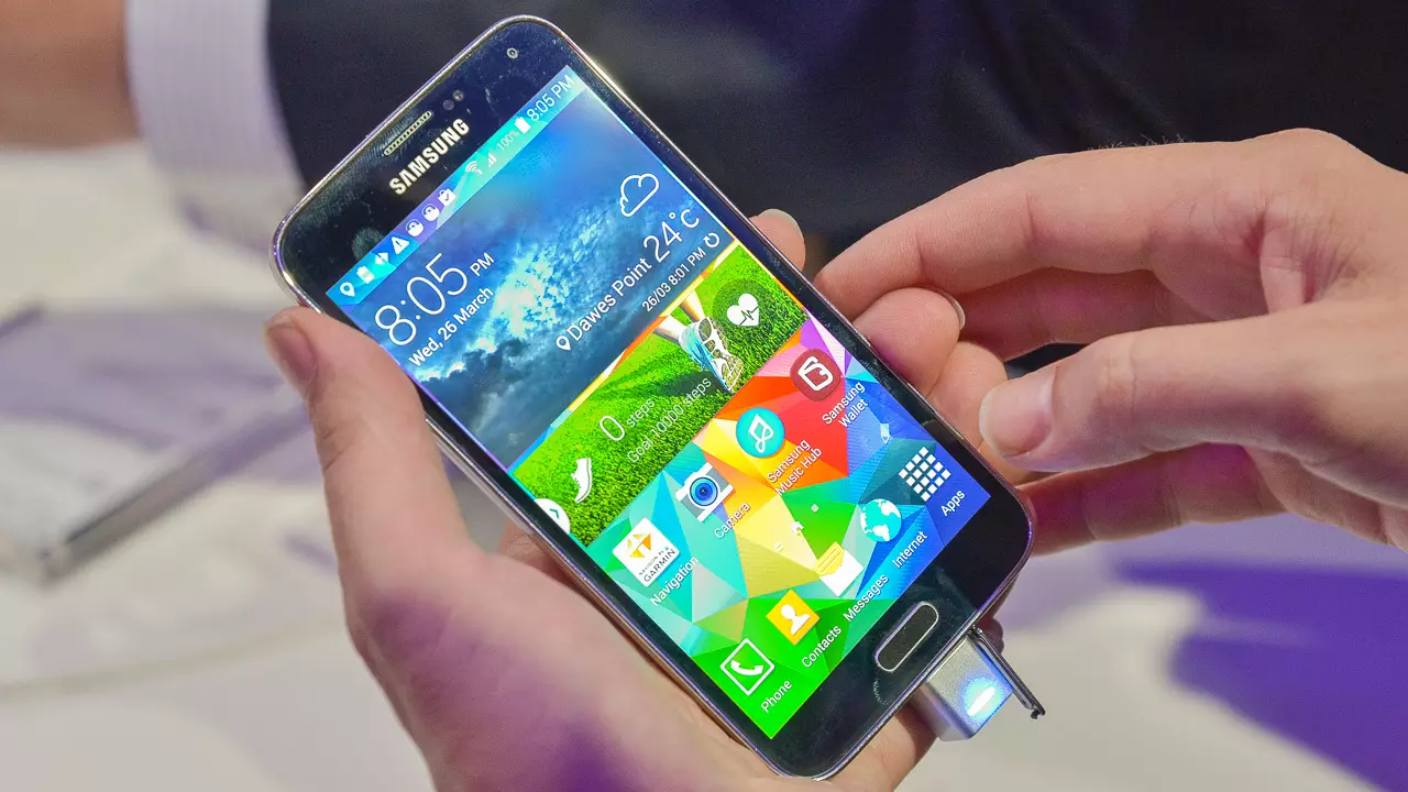 Samsung Galaxy S5: Нархи Telco Австралия ошкор шуд