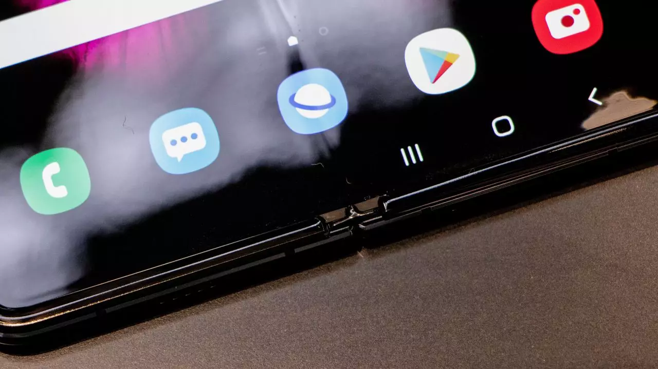 Môžete si všimnúť vylepšenia na novom Samsung Galaxy Fold? 130754_1