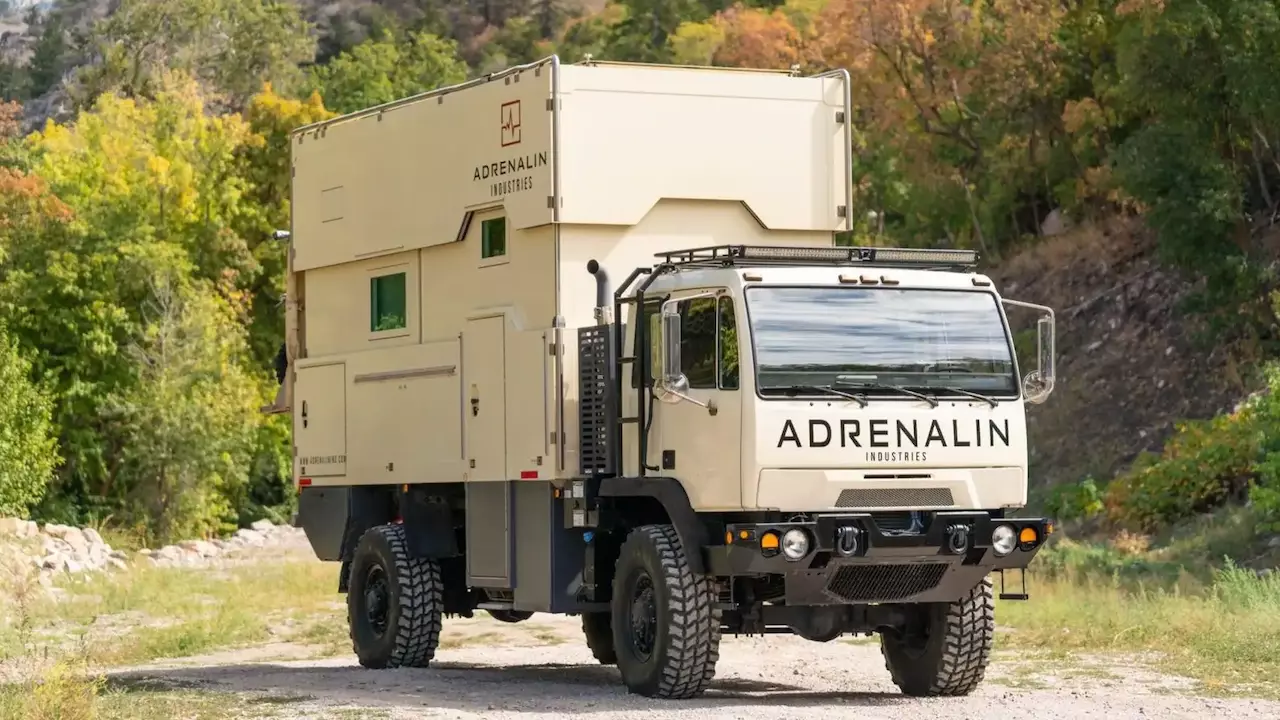 Dan Giant 4 × 4 RV Huwa Żgur l-Aktar Mod Badass għal Off-Road u Camp