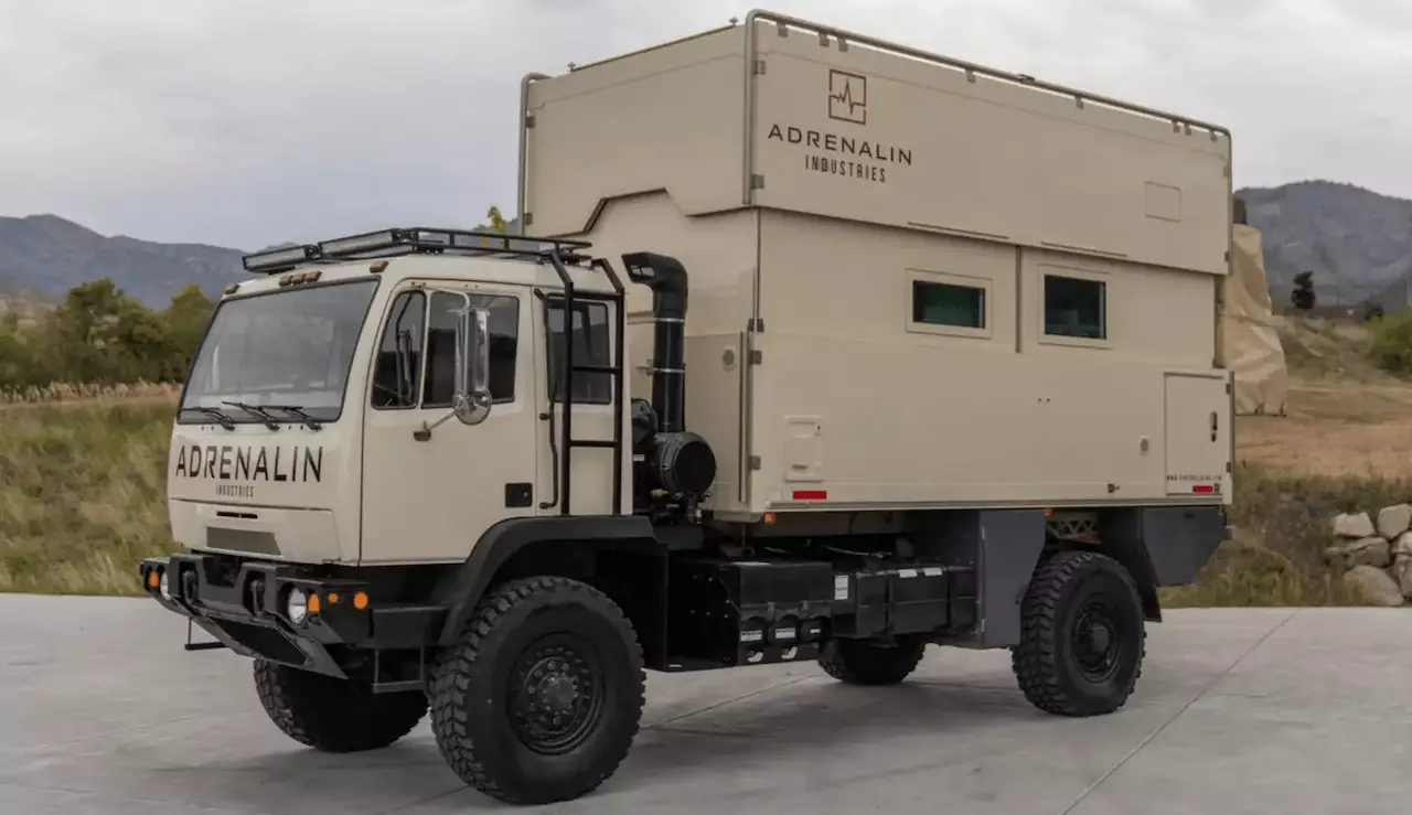 Dan Giant 4 × 4 RV Huwa Żgur l-Aktar Mod Badass għal Off-Road u Camp