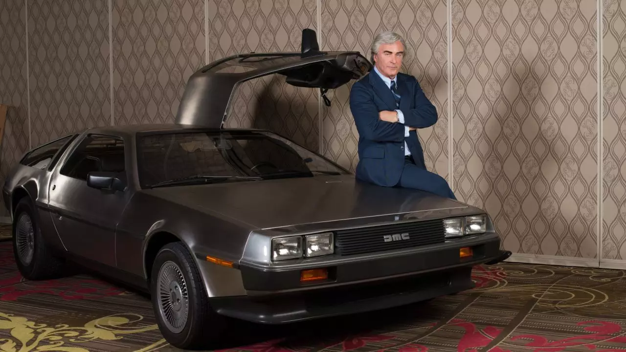 Framing John DeLorean គឺជារឿងរបស់បុរសម្នាក់ដែលជីវិតមានពណ៌ខ្លាំងពេកសម្រាប់ពិភពលោកខ្មៅ និងស