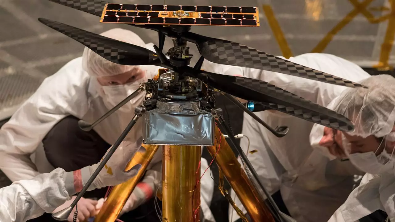 NASA's Mars-Bound Helicopter dhau qhov kev sim dav hlau tseem ceeb hauv cov xwm txheej hnyav