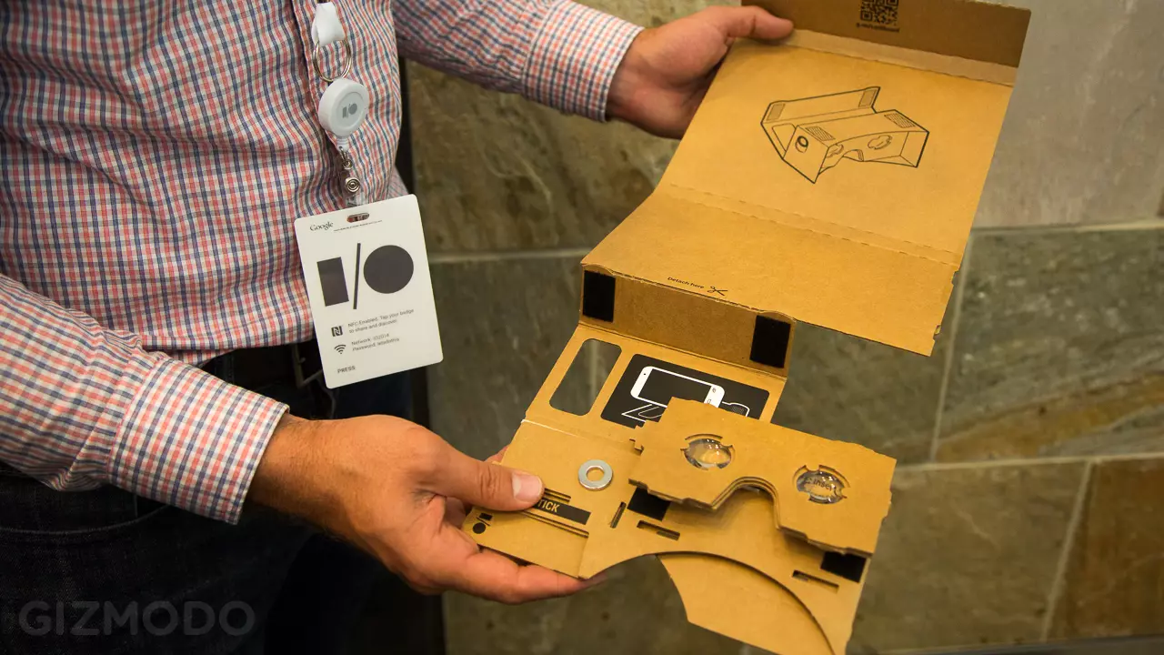 Google Cardboard သည် သင်၏ Android ကို DIY Virtual Reality နားကြပ်အဖြစ် ပြောင်းလဲပေးသည်။