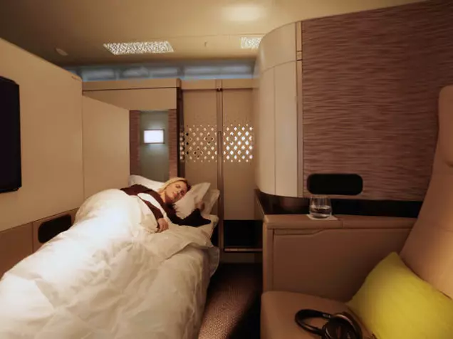 Egy ember küldetése egy 20 000 dolláros repülő apartmanban való utazás közösségi finanszírozására