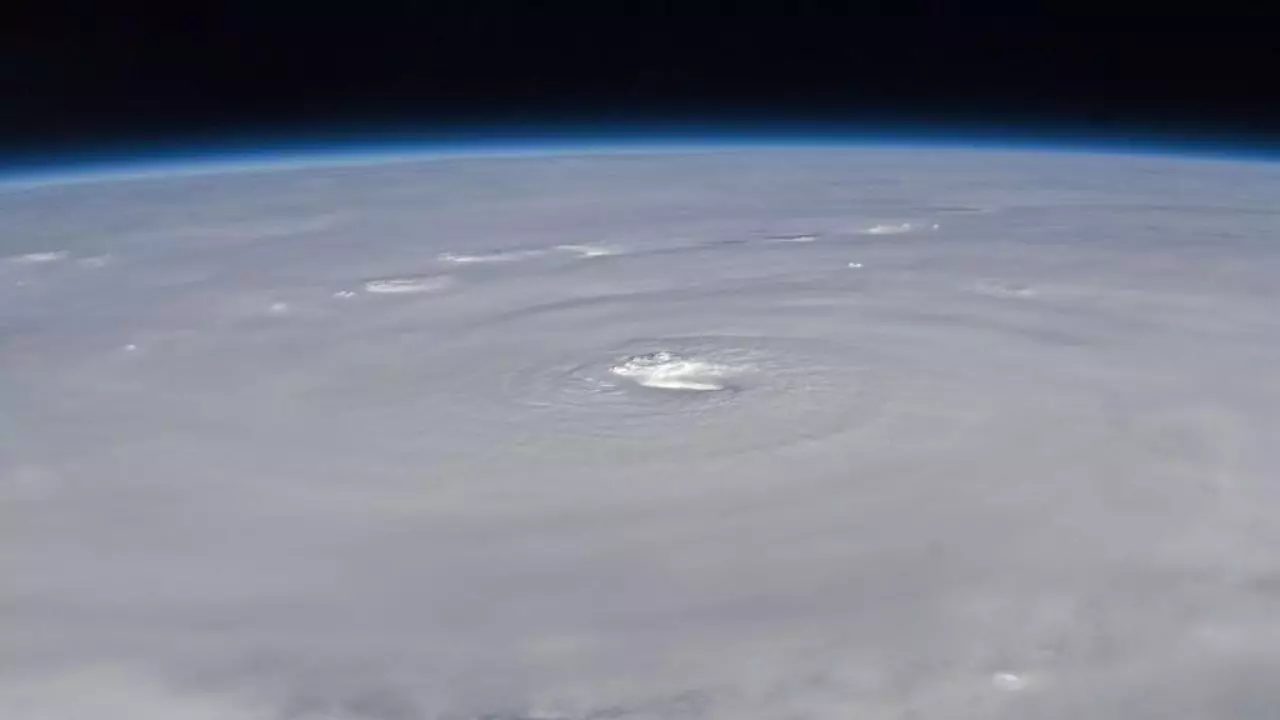 Pourquoi ne pouvons-nous pas arrêter un ouragan avant qu'il ne frappe ?