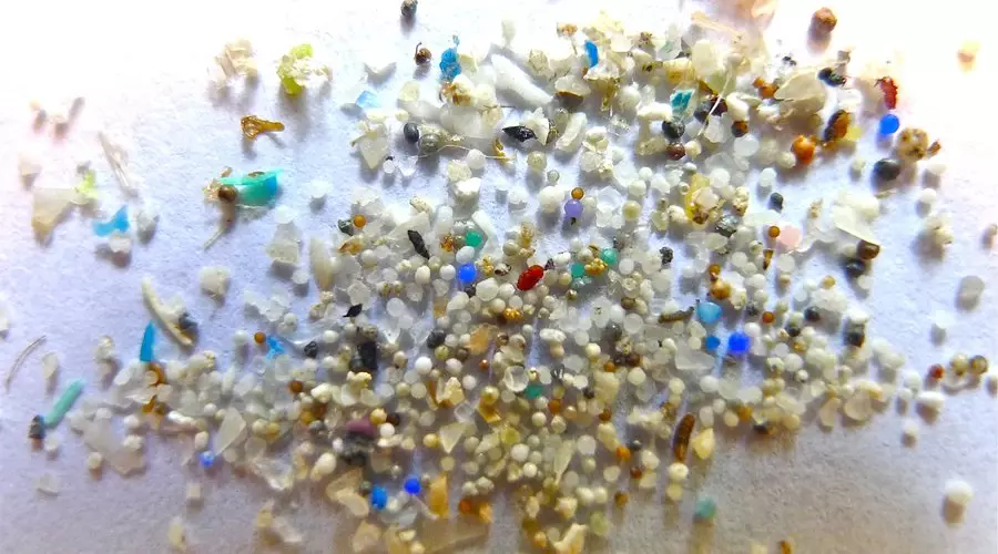 Kodėl tie maži plastikiniai mikrokaroliukai jūsų muile yra tokie blogi
