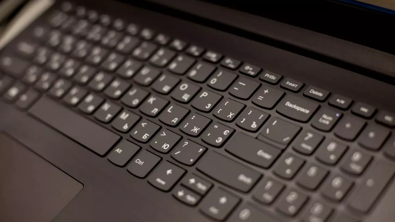 Как да получите достъп до скритите специални знаци на вашата клавиатура