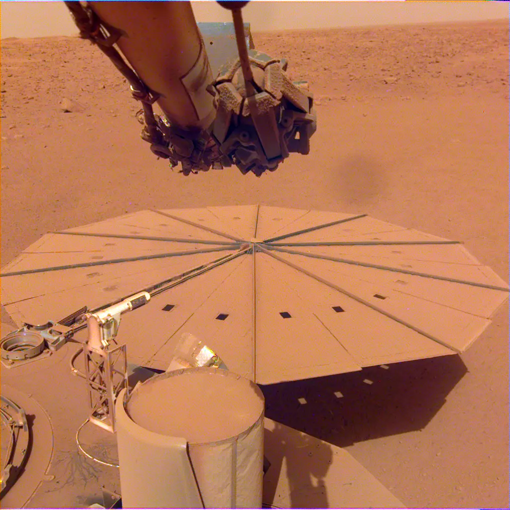 Ecco l'ultimo selfie dal fading InSight Mars Lander 1369_1