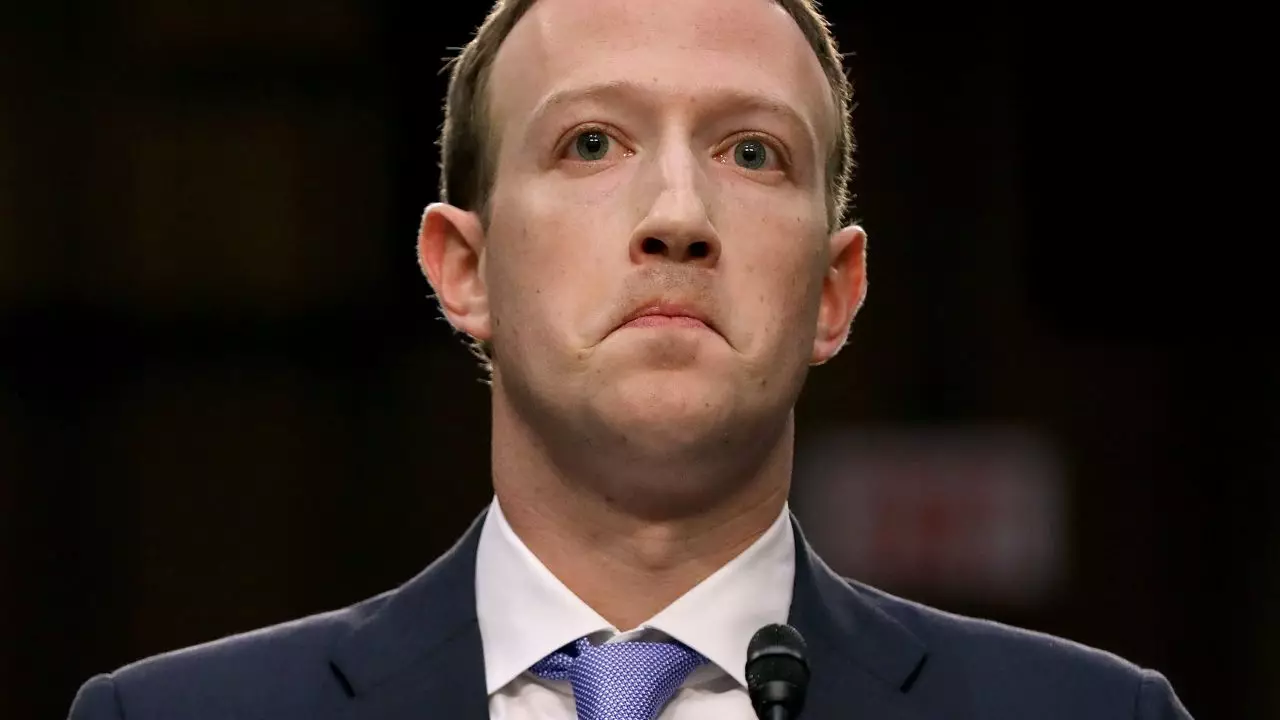 E oo lava i Saienitisi na Faatupeina e Zuckerberg o loo Toso le Facebook ona o lona pepelo