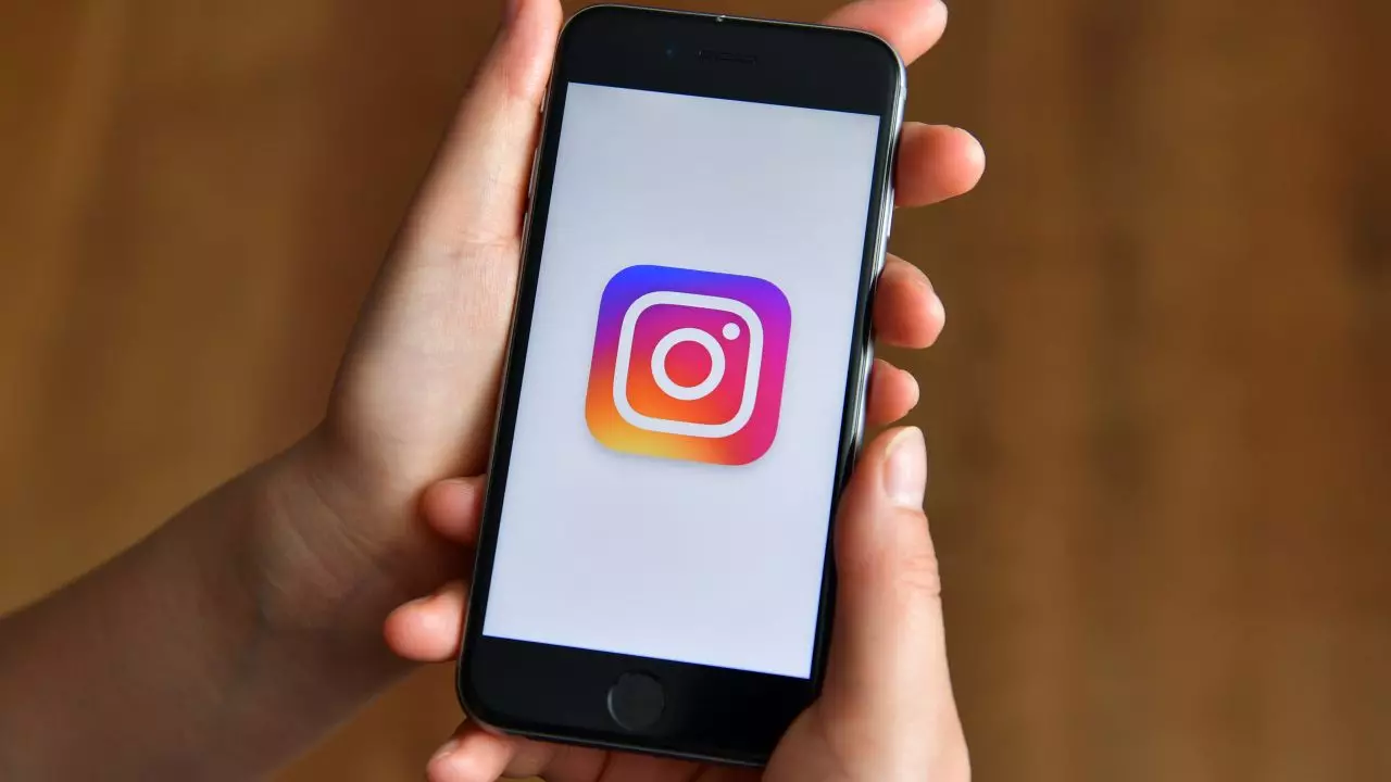 Instagram laat jou nou jou foto's, video's en verleentheid DM's uitvoer