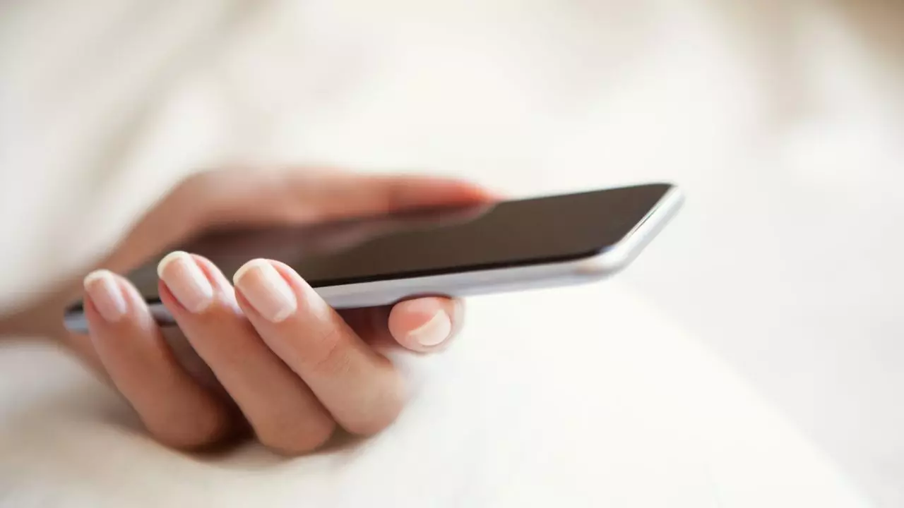 द टॉकिंग डेड: व्यक्तिमत्व स्मार्टफोनचे व्यसन कसे चालवते