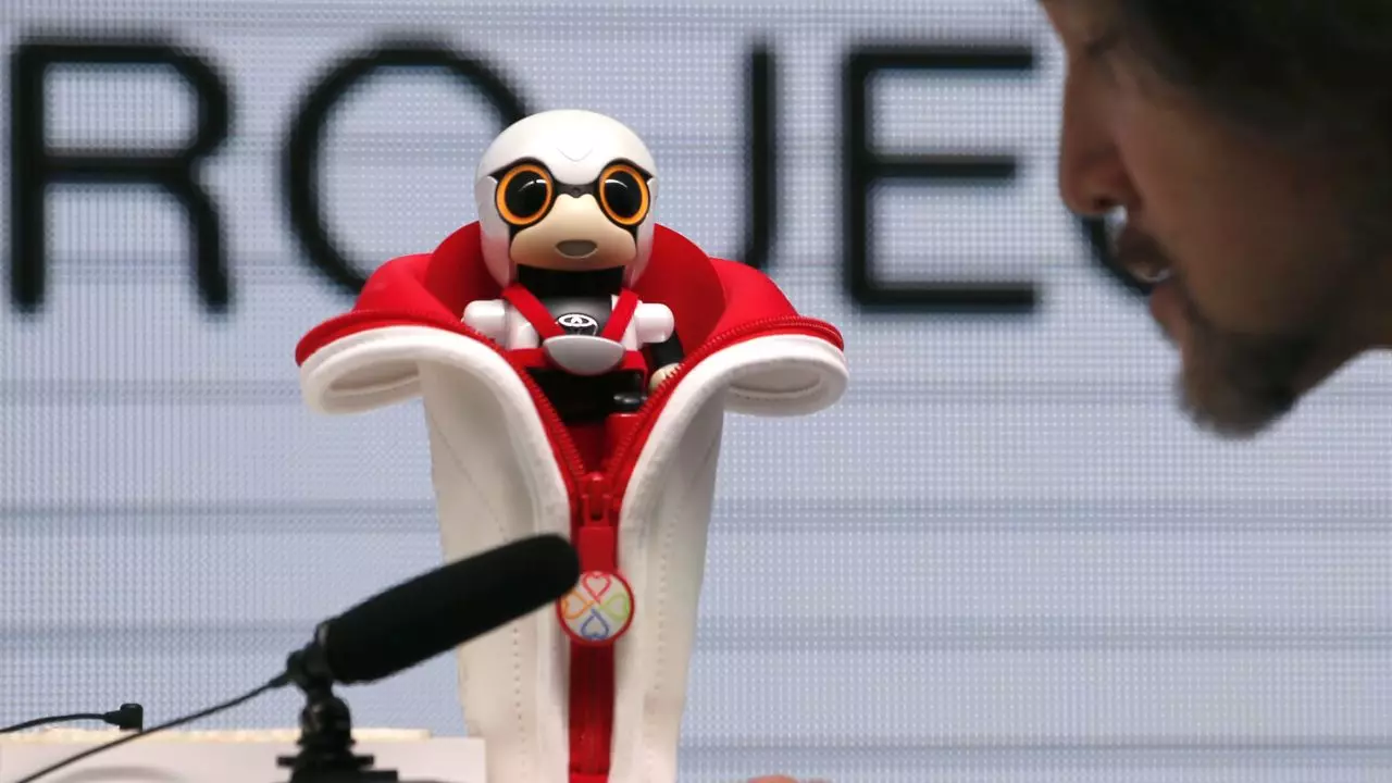 ٹویوٹا نے حقیقی بچوں کی جگہ روبوٹ بچہ بنایا