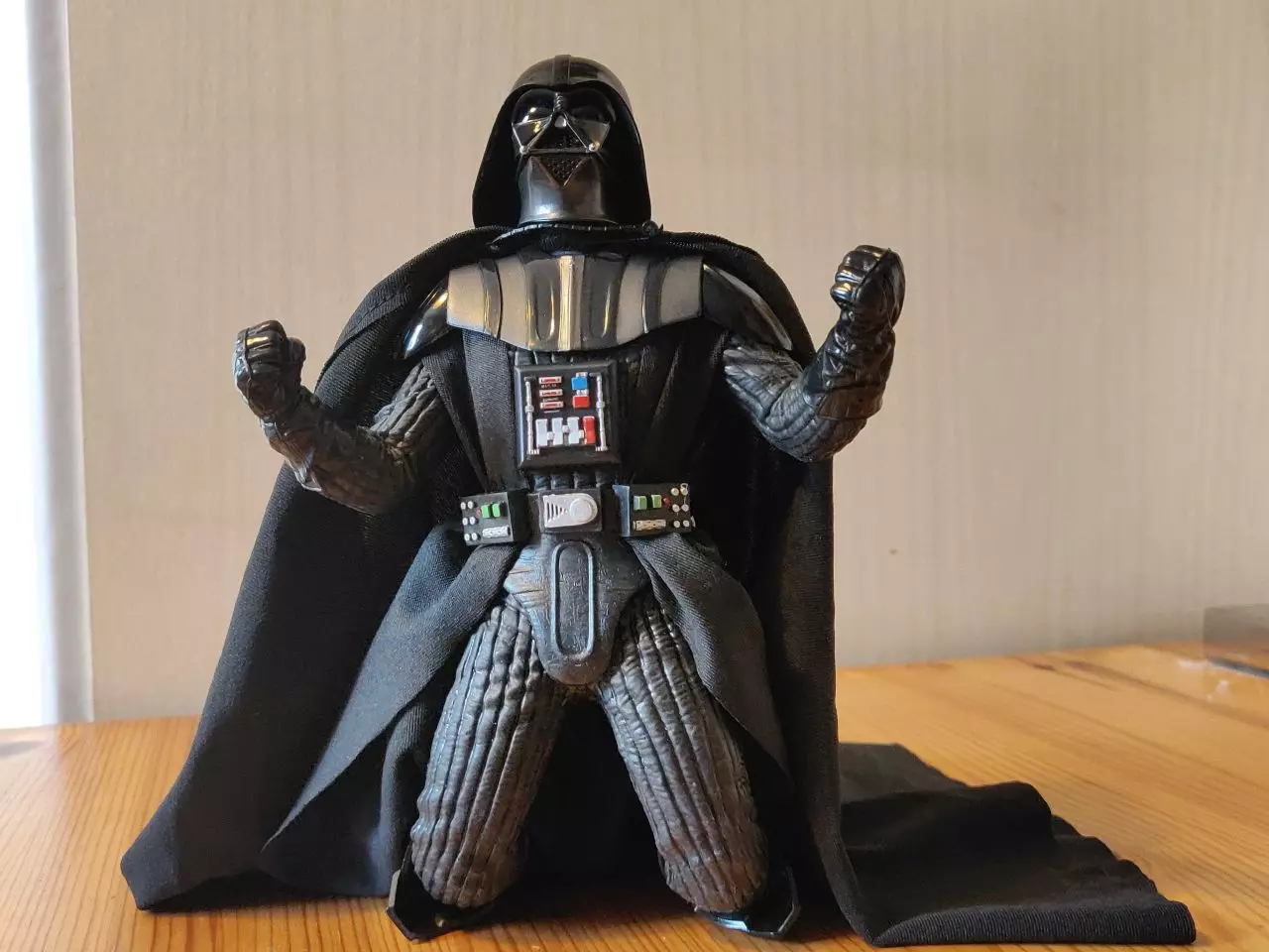 Hasbrojeva nova figura Dartha Vaderja je najbolj impresivna in najbolj frustrirajuća