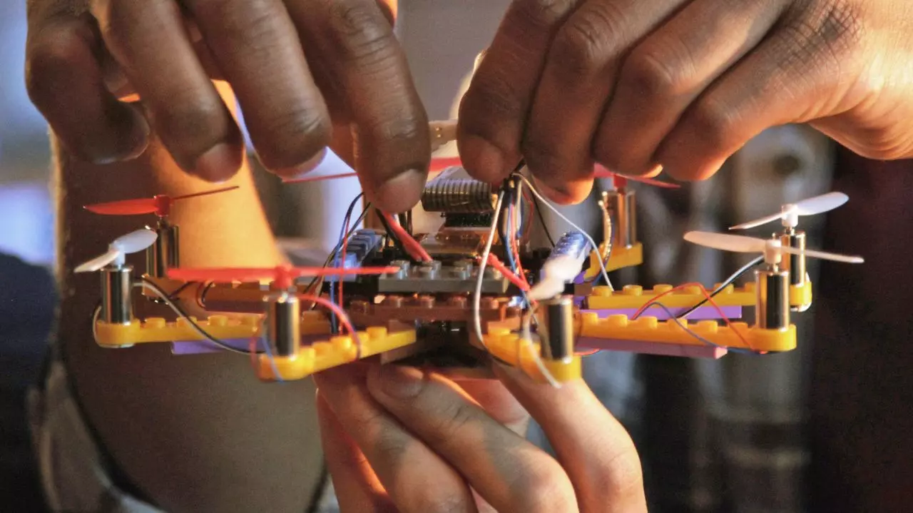 Estos sencillos kits te permiten construir drones voladores con LEGO