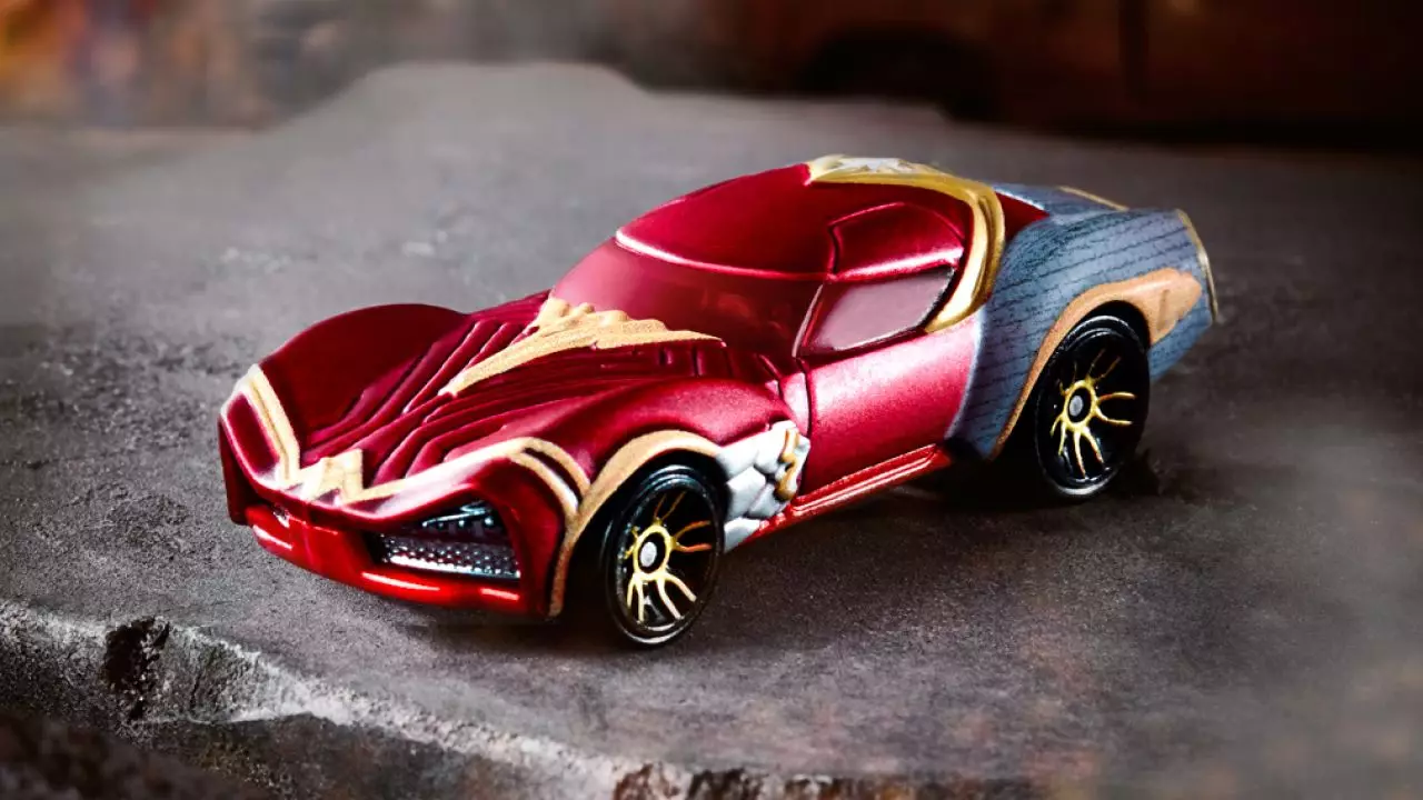 Hot Wheels исфрли четири нови автомобили со карактери, но Wonder Woman го краде шоуто