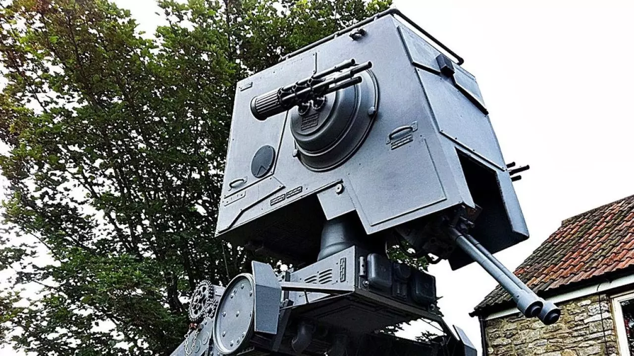 በ EBay ላይ የራስዎን Giant AT-ST Walker በ$16,000 ብቻ መግዛት ይችላሉ።