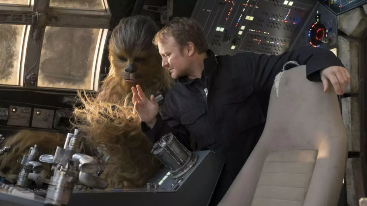 Son Jedi Direktörü Rian Johnson, Yeni Üçlemesi ve Yıldız Savaşlarının Temel Gücü Üzerine