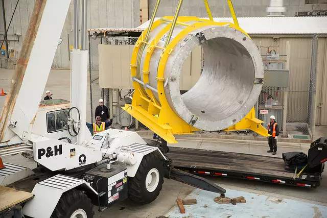 Giant Magnet parte per un viaggio attraverso il paese per trovare se stessi, studiare l'universo