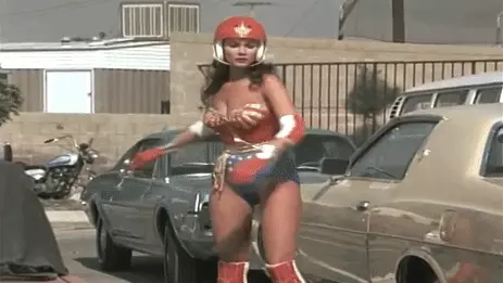 Ihe omume iri na abụọ kacha achị ọchị sitere na usoro ihe onyonyo nwanyị Wonder Woman '70s