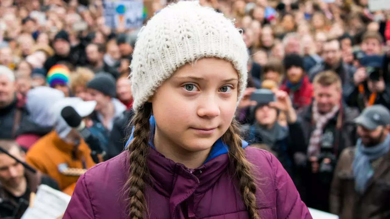 Tsamaisa Lipuisano tsa Lelapa ka Phetoho ea Boemo ba Leholimo ka Malebela ana a tsoang ho Greta Thunberg