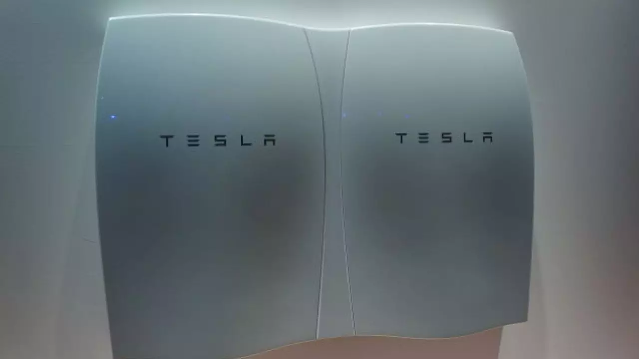 „Tesla“ akumuliatoriaus ekonomika: kelyje į sutrikimą
