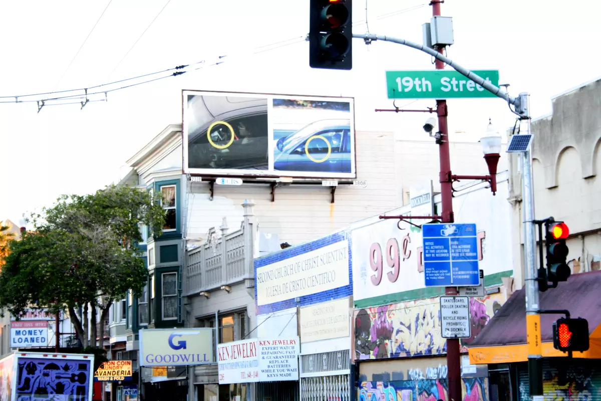 Teksts, braucot Sanfrancisko, un jūs varētu nonākt uz stenda