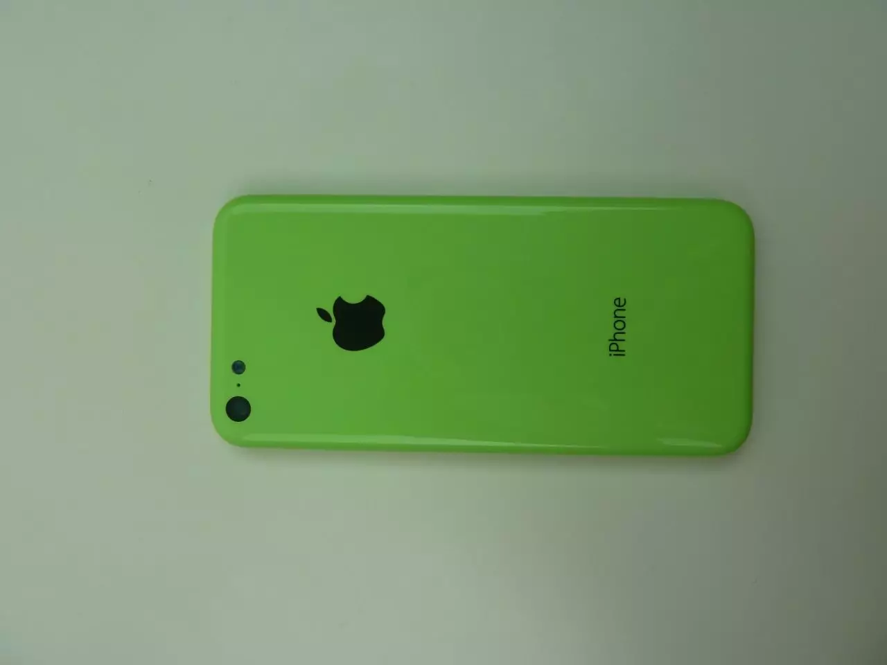 Este podría ser nuestro primer vistazo a un iPhone colorido y económico