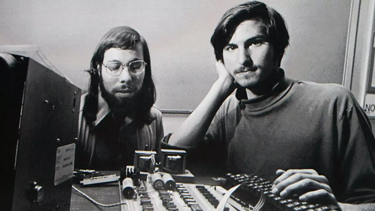 Steve Jobs' halvverdige jobbsøknad selges for 174 000 USD