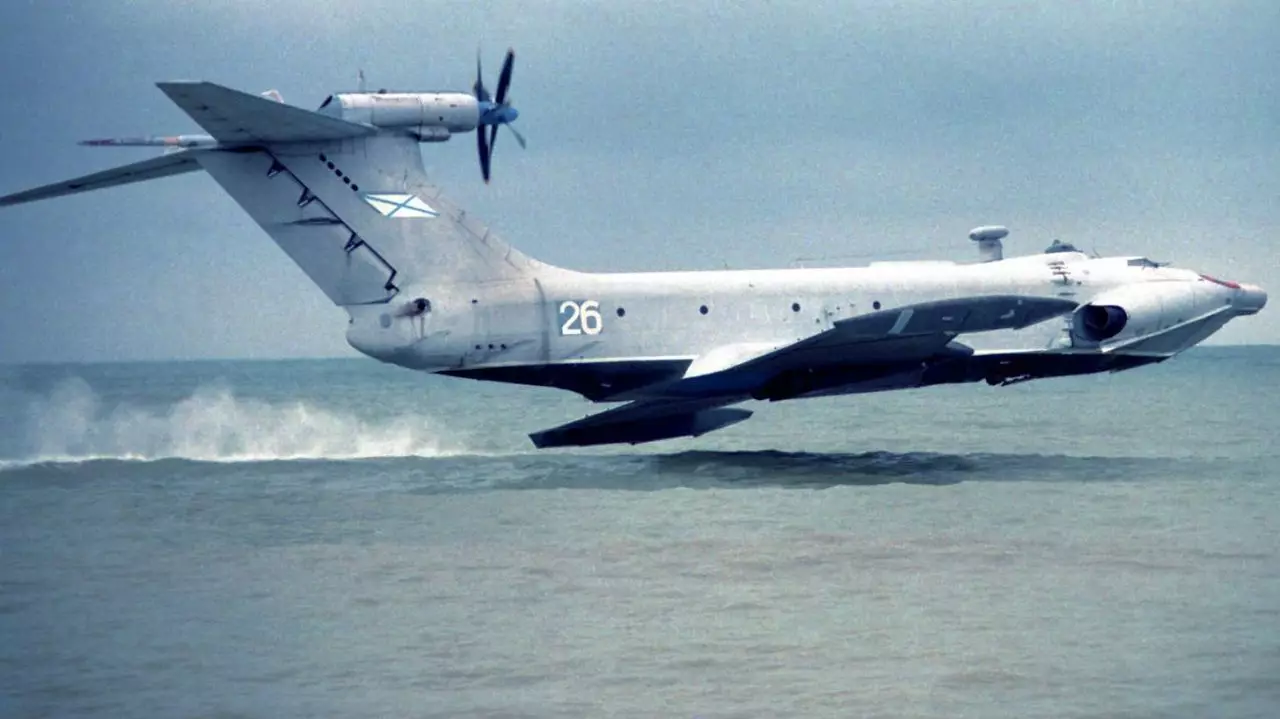 Injin dodanni: Wannan 'Monster Sea Monster' Ya kasance Giant Soviet Spruce Goose