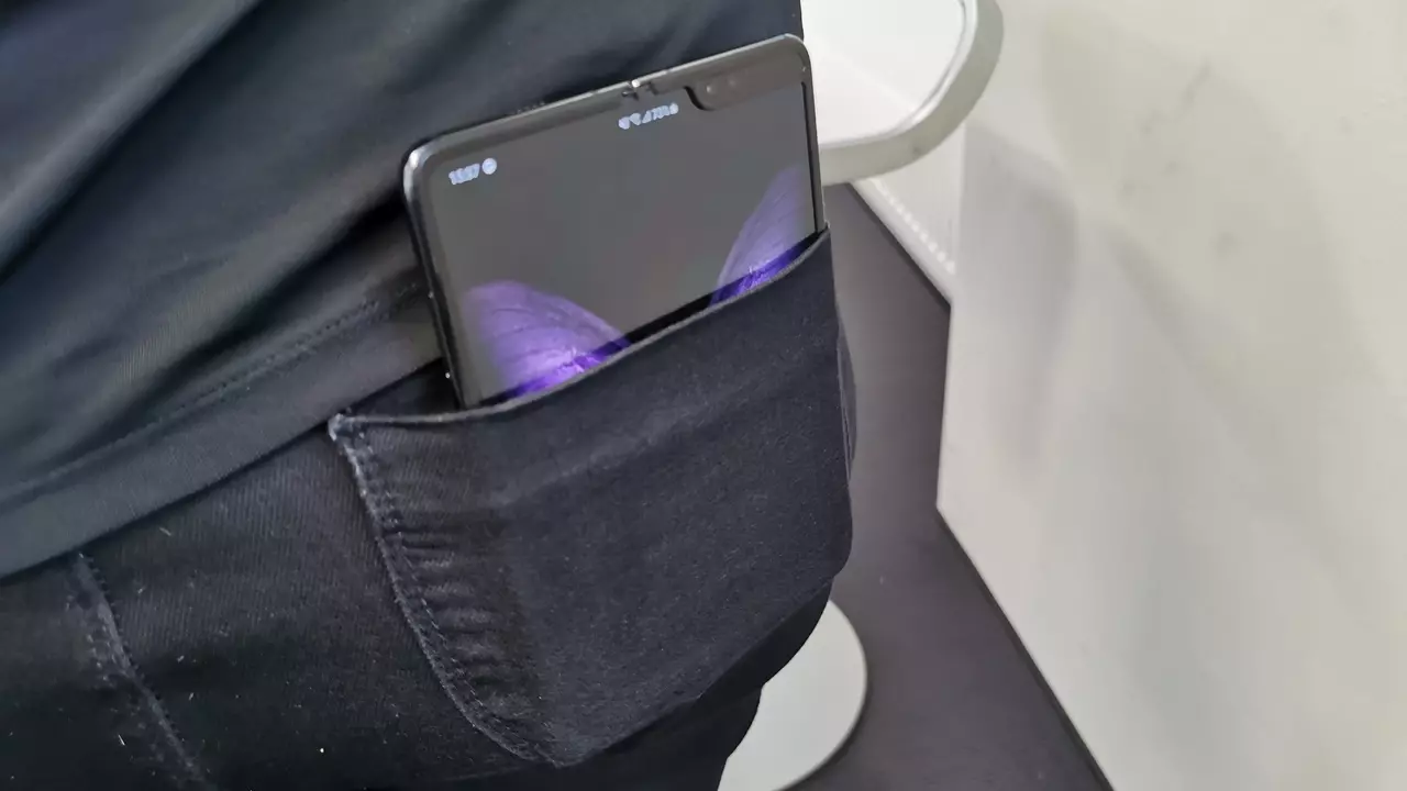 Samsung Galaxy Fold: Ny famerenana Aostraliana Tsy azontsika antsoina hoe famerenana