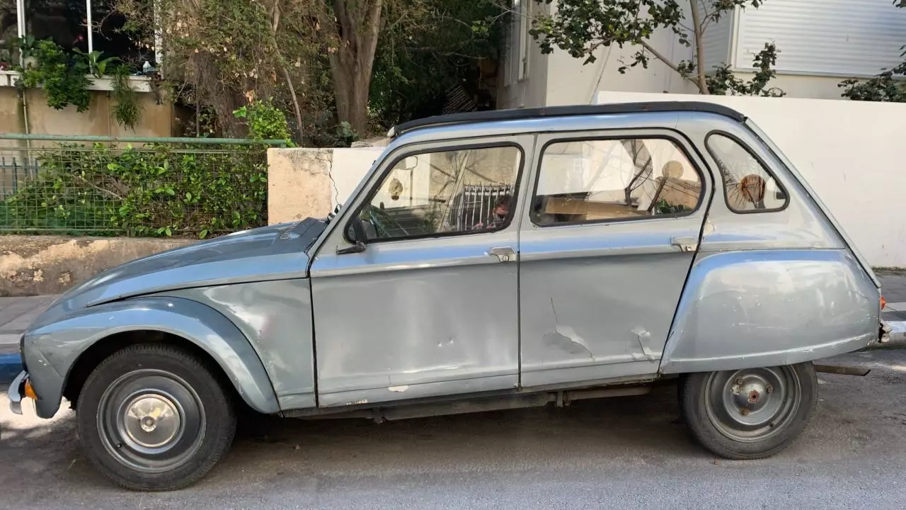 Ду Citroën Тель-Авив дар қуфл нишастаанд