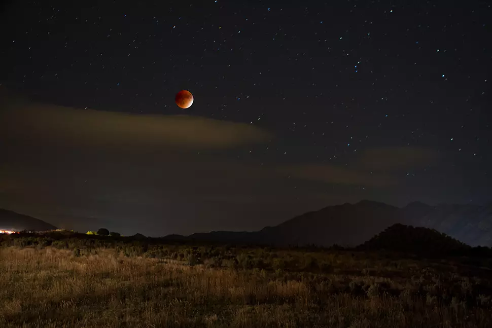 34 geweldige foto's van de Super Blood Moon