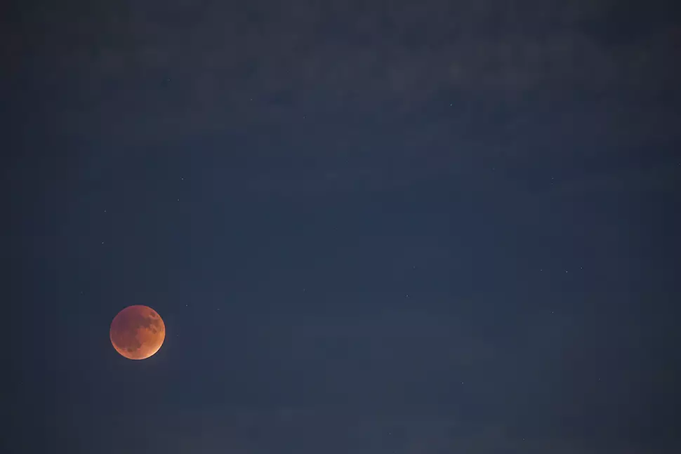 34 erstaunliche Fotos vom Super Blood Moon